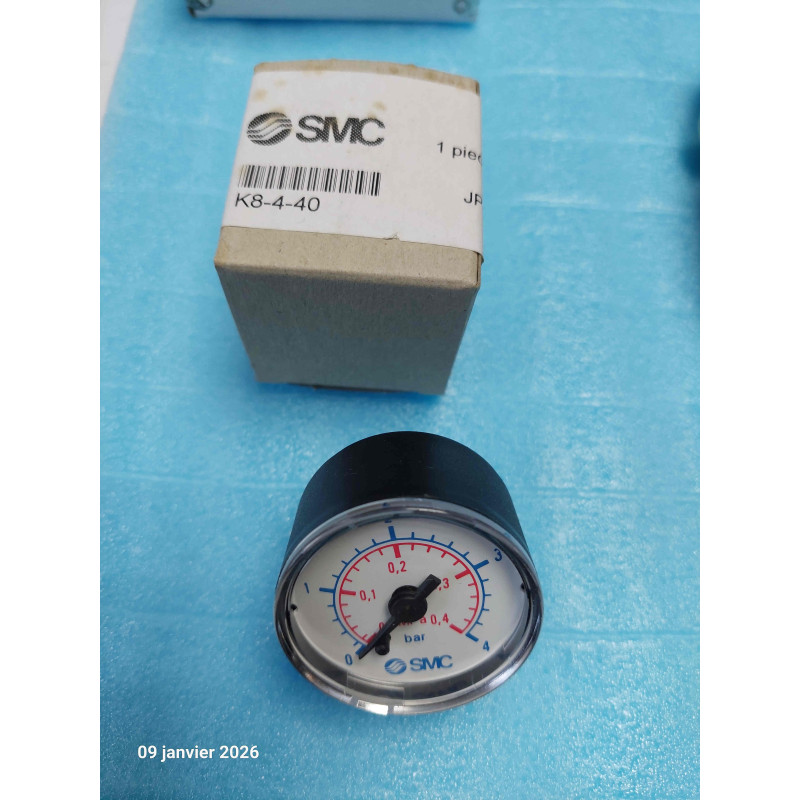 Manomètre SMC K8-4-40 0 à 4 Bars Neuf dans sa boîte d'origine ( N17 )